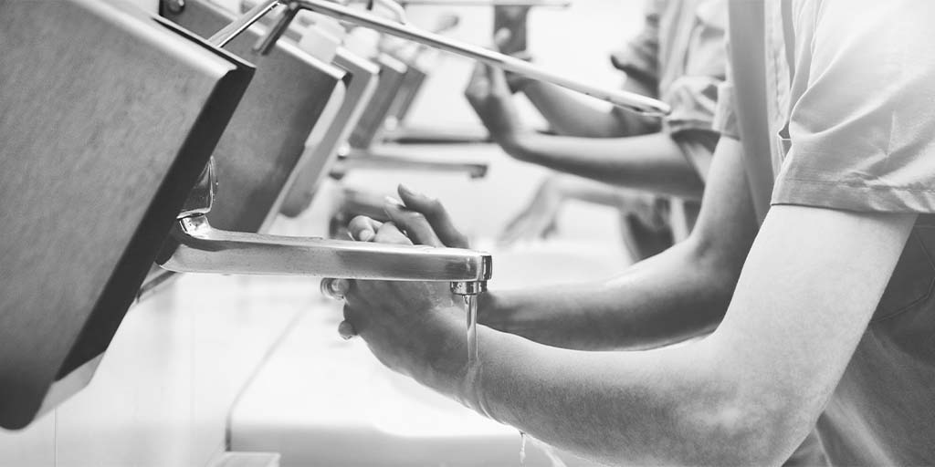 Ignaz Semmelweis: el médico al que defender el lavado de manos le costó la carrera - Campus ...